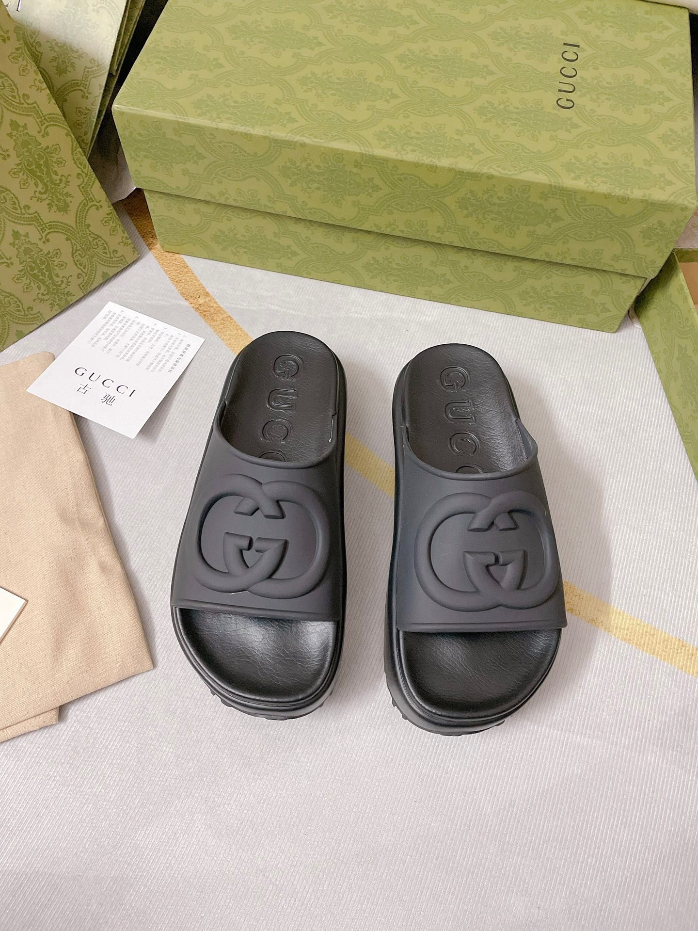 Replica Gucci Slide Sandals in Black Rubber with Interlocking G