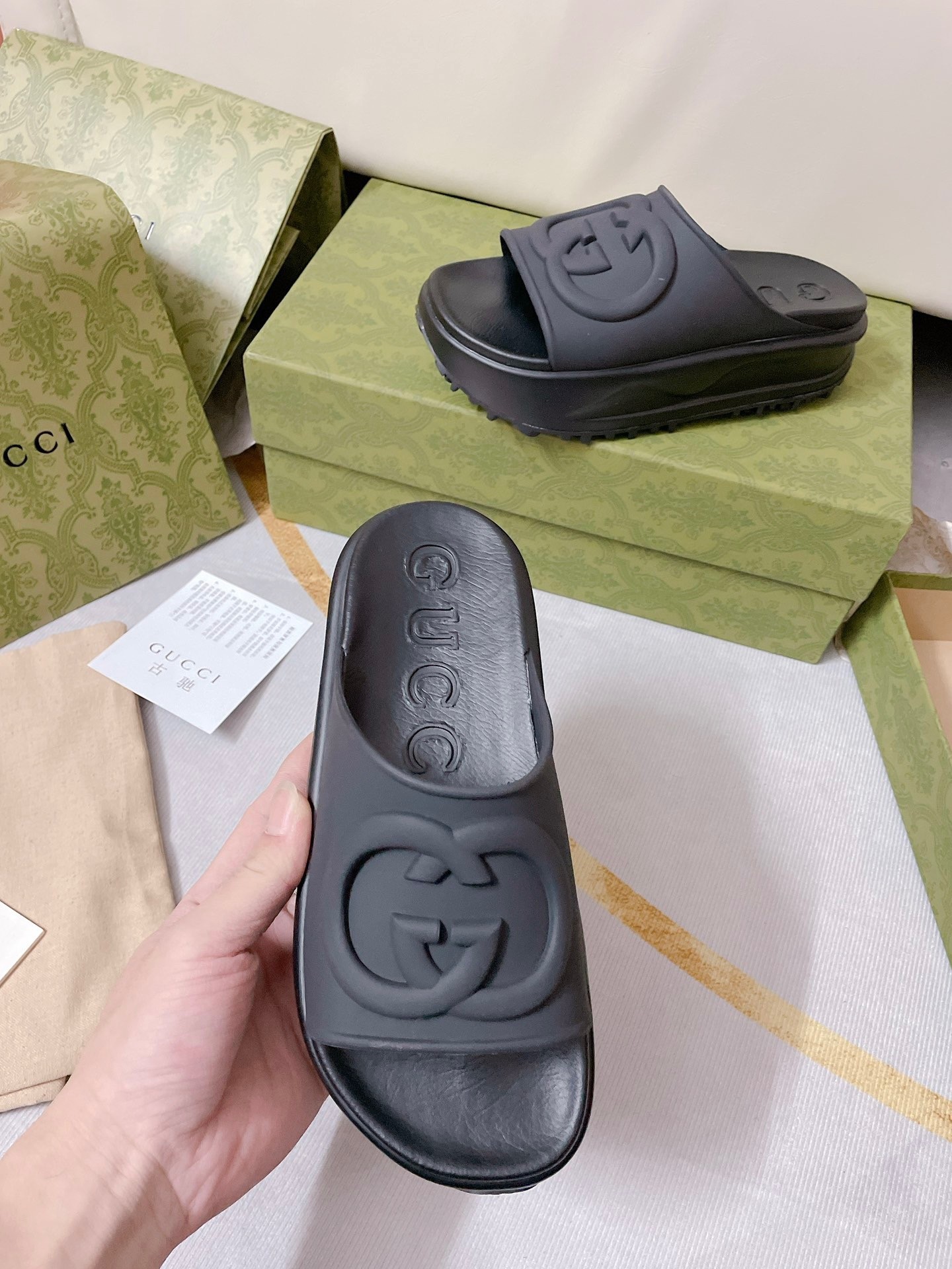 Replica Gucci Slide Sandals in Black Rubber with Interlocking G